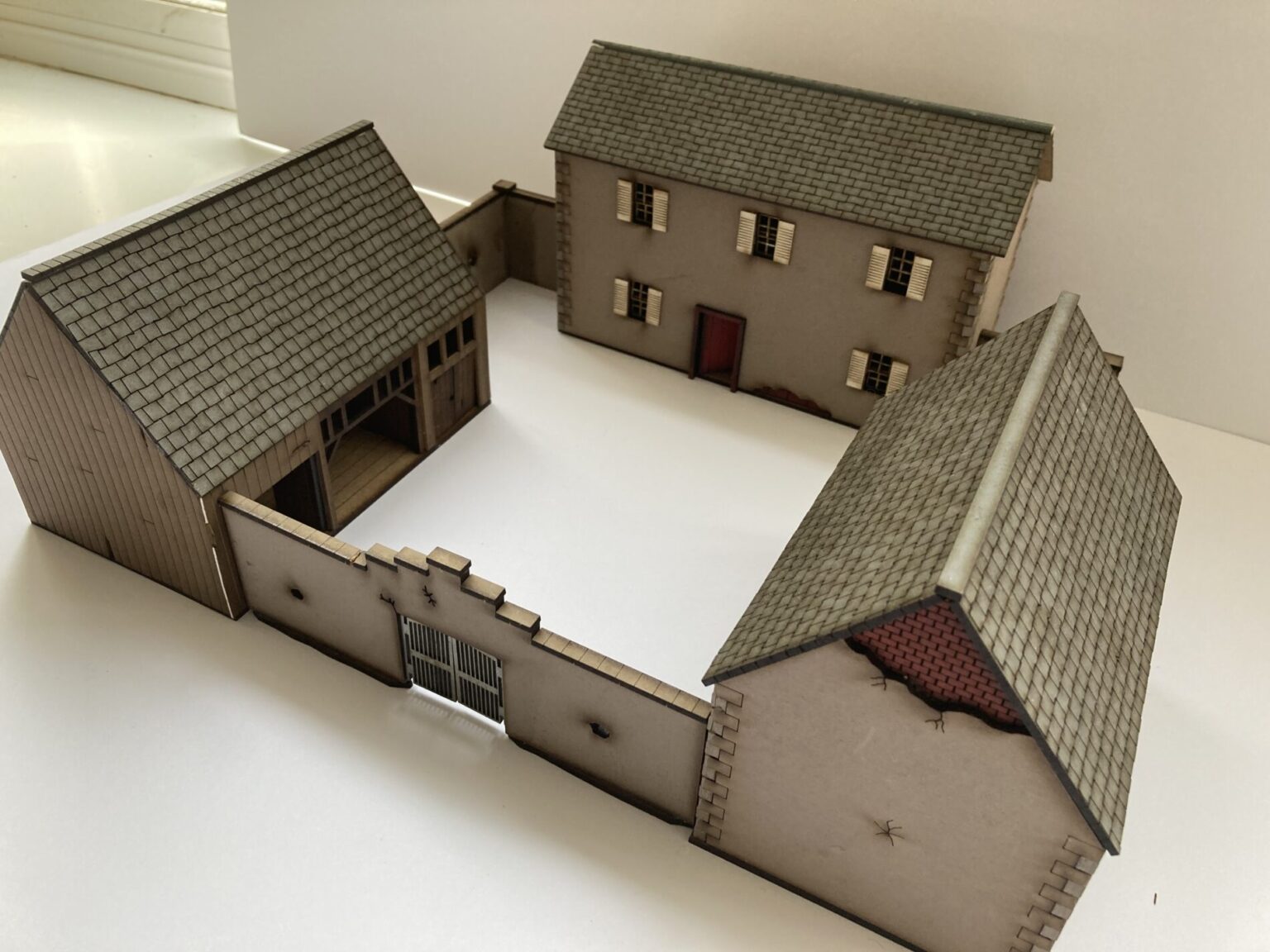 28mm Normandy 28-NY-Walled farm A - Empires at War